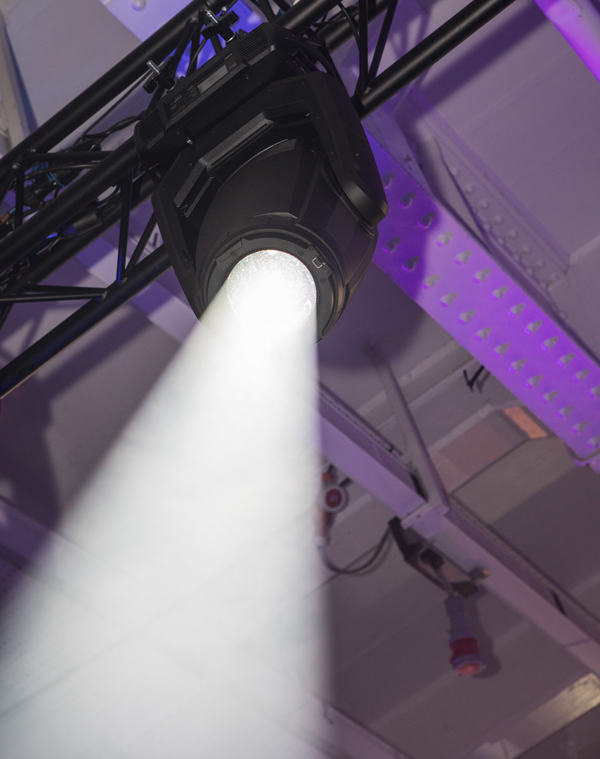 ROBE T1 PROFILE : stage ready ! | SoundLightUp.