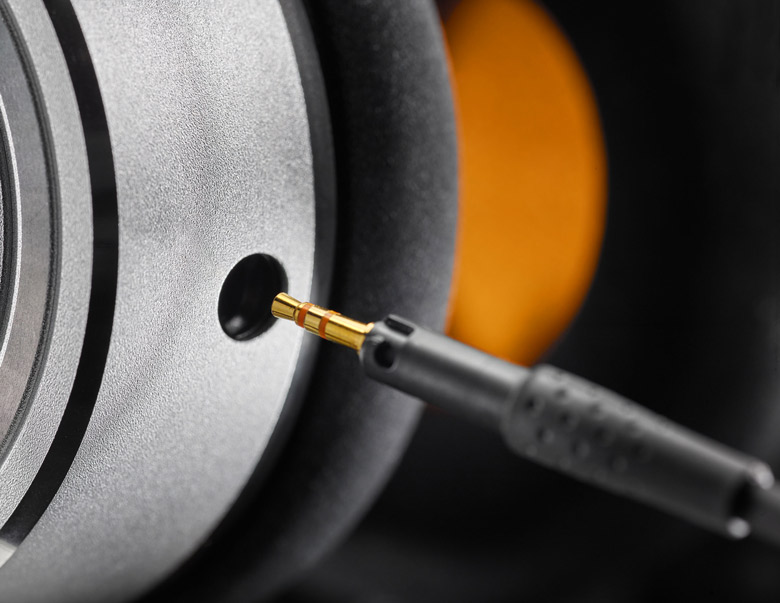 NDH 20: NEUMANN’S FIRST STUDIO HEADPHONE | SoundLightUp.