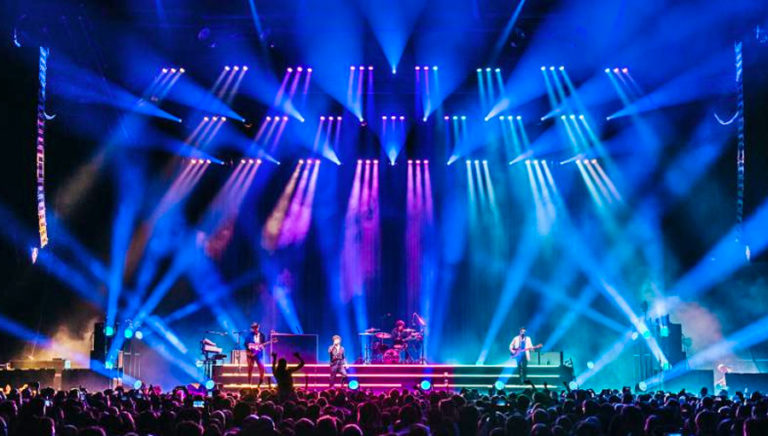 A Couple of Kooks hung up on Robe lighting | SoundLightUp.