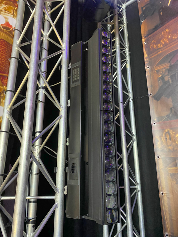 The Robe Tetra2 offers a double zoom | SoundLightUp.